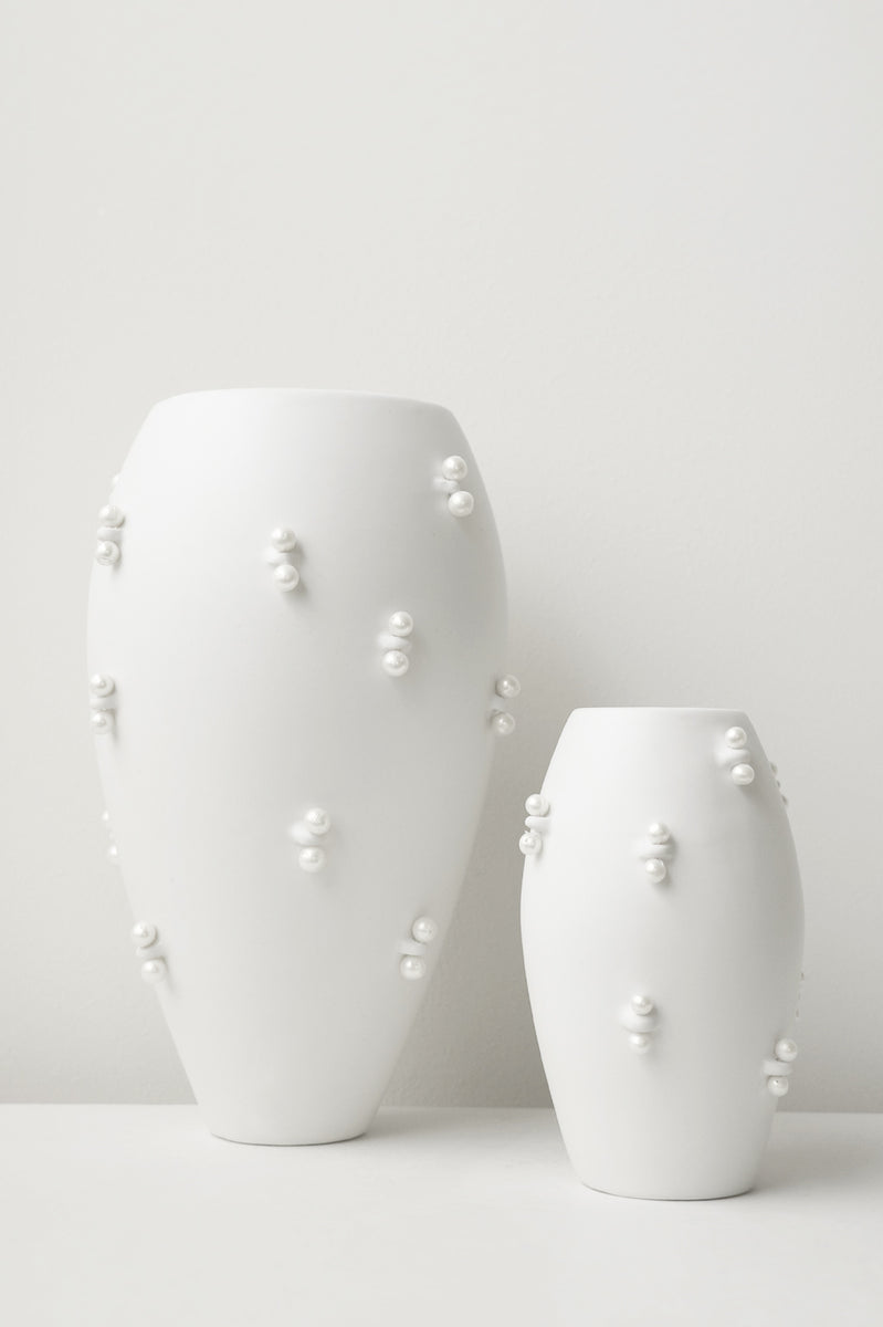 Pinched - Small Vase In Matte White w/ Freshwater Pearl | Completedworks