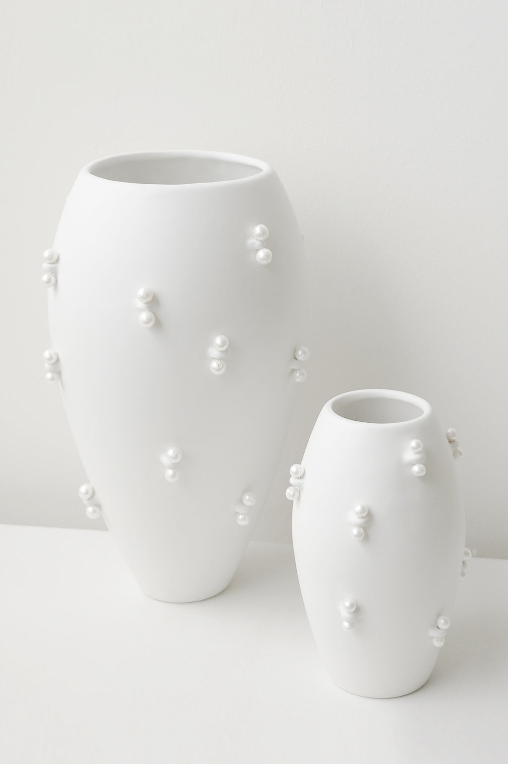 Pinched - Small Vase In Matte White w/ Freshwater Pearl | Completedworks